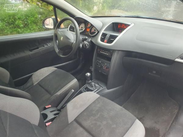 Peugeot 207 2006 in Kaunas, with an engine capacity of 1.60 L and mileage of 284 thousand km for 850 €, photo 5 on AUTOMOTO.COM.LV