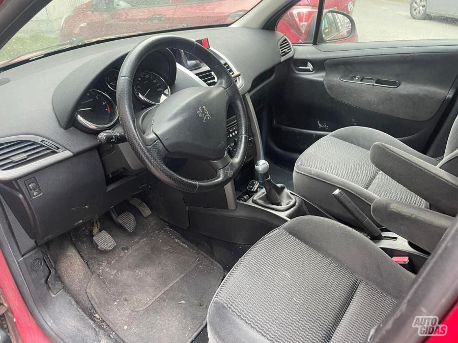 Peugeot 207 2007 in Vilnius, with an engine capacity of 1.40 L and mileage of 135 thousand km for 400 €, photo 8 on AUTOMOTO.COM.LV