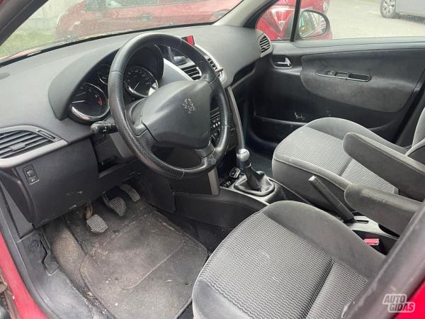 Peugeot 207 2007 Viļņa, ar dzinēja tilpumu 1.40 L un nobraukumu 135 tūkst. km par 400 €, foto 7 vietnē AUTOMOTO.COM.LV