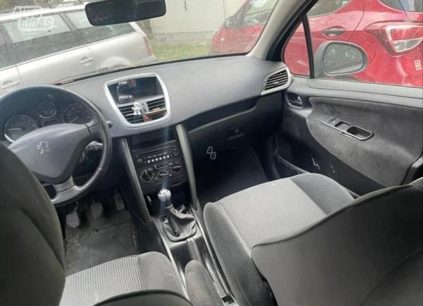 Peugeot 207 2007 Viļņa, ar dzinēja tilpumu 1.40 L un nobraukumu 135 tūkst. km par 380 €, foto 10 vietnē AUTOMOTO.COM.LV