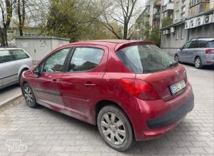 Peugeot 207 2007 Viļņa, ar dzinēja tilpumu 1.40 L un nobraukumu 135 tūkst. km par 400 €, foto  vietnē AUTOMOTO.COM.LV