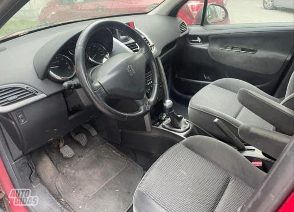 Peugeot 207 2007 Viļņa, ar dzinēja tilpumu 1.40 L un nobraukumu 135 tūkst. km par 370 €, foto 7 vietnē AUTOMOTO.COM.LV