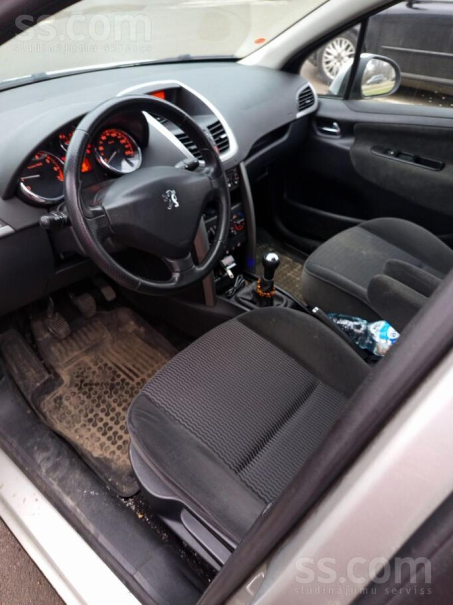 Peugeot 207 2007 in Riga, with an engine capacity of 1.40 L and mileage of 141 thousand km for 1400 €, photo 4 on AUTOMOTO.COM.LV