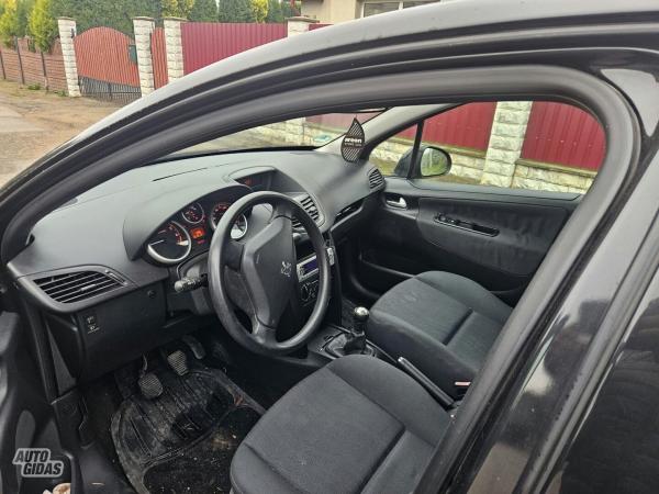 Пежо 207 2007 в Вилкавишкис на AUTOMOTO.COM.LV Пежо 207 2007 в Вилкавишкис, объемом двигателя 1.40 л и пробегом 122 тыс. км за 1300 €, фото 7 на AUTOMOTO.COM.LV