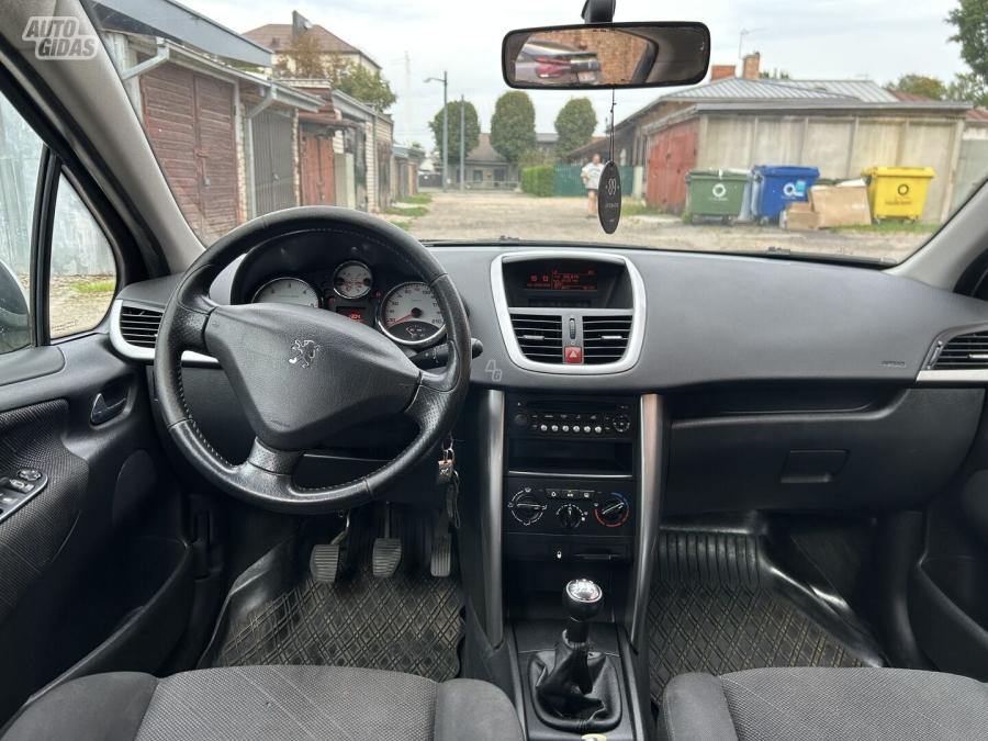 Peugeot 207 2008 in Kaunas, with an engine capacity of 1.40 L and mileage of 182 thousand km for 1400 €, photo 4 on AUTOMOTO.COM.LV