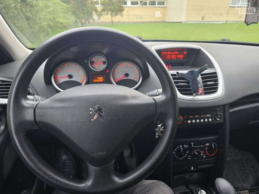 Peugeot 207 2008 in Siauliai, with an engine capacity of 1.40 L and mileage of 206 thousand km for 850 €, photo 11 on AUTOMOTO.COM.LV