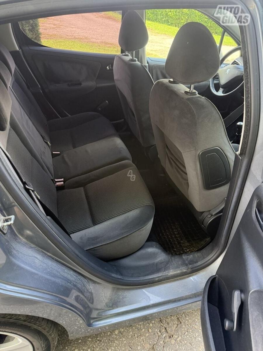 Peugeot 207 2009 in Ukmerge, with an engine capacity of 1.60 L and mileage of 282 thousand km for 1400 €, photo 7 on AUTOMOTO.COM.LV