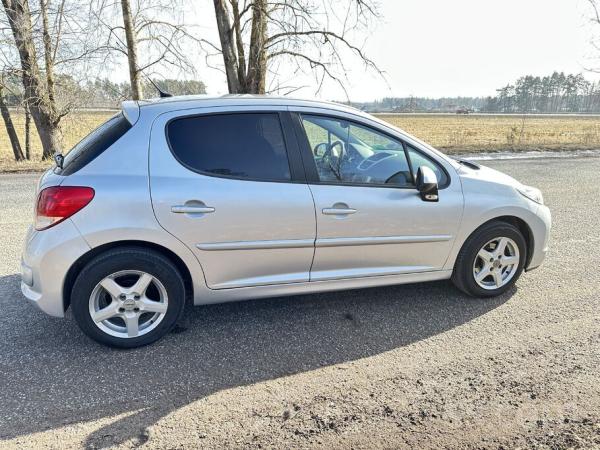 Peugeot 207 2010 in Riga, with an engine capacity of 1.40 L and mileage of 202 thousand km for 2600 €, photo 5 on AUTOMOTO.COM.LV