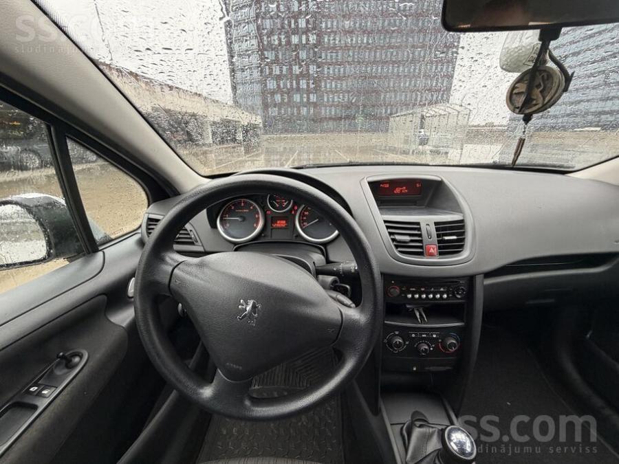 Пежо 207 2010 в Рига, объемом двигателя 1.40 л и пробегом 239 тыс. км за 1650 €, фото 5 на AUTOMOTO.COM.LV