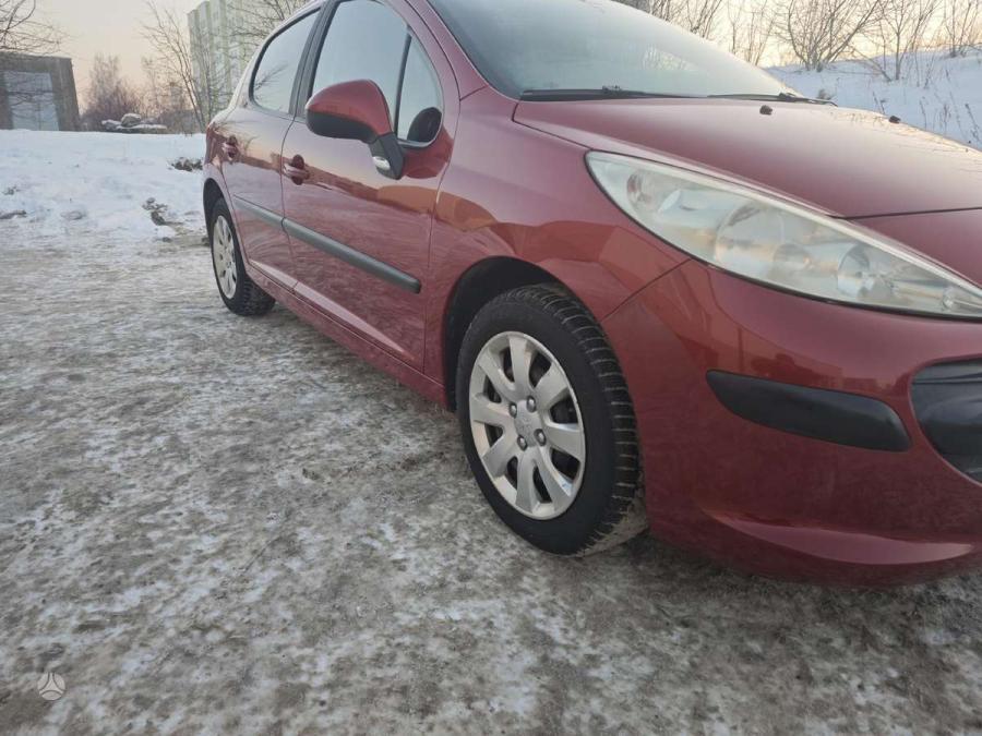 Red Peugeot 207 2006 in Alytus, with an engine capacity of 1.40 L and mileage of 141 thousand km for 1850 €, photo 5 on AUTOMOTO.COM.LV