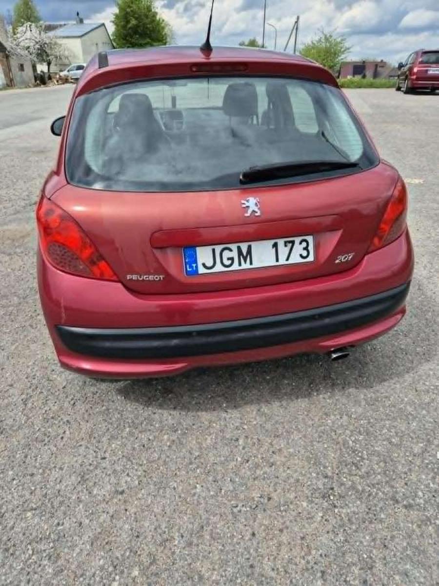 Red Peugeot 207 2006 in Siauliai, with an engine capacity of 1.56 L and mileage of 229 thousand km for 1300 €, photo 3 on AUTOMOTO.COM.LV