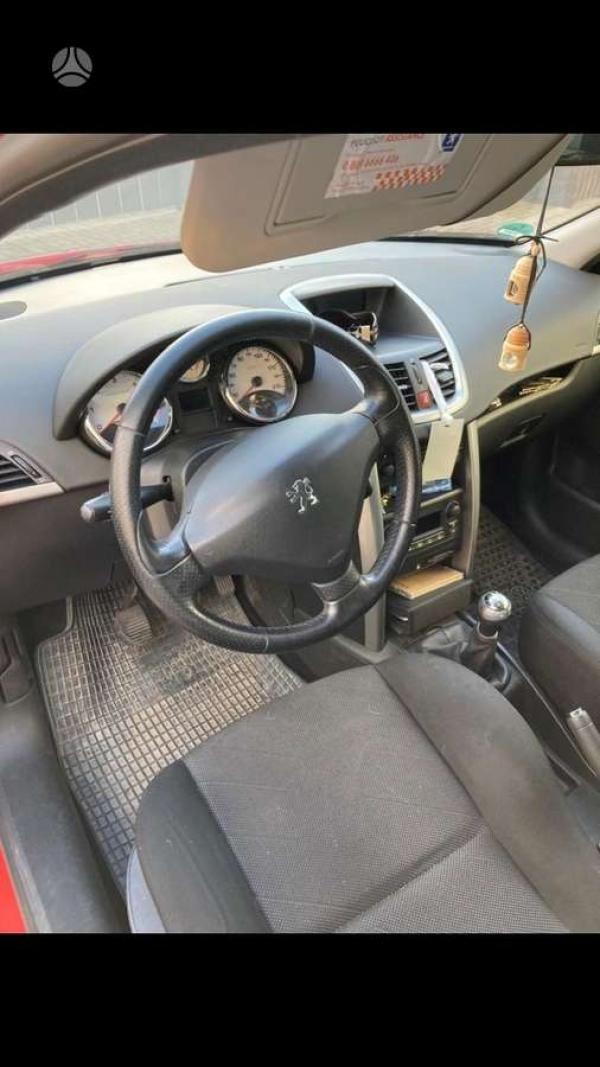 Red Peugeot 207 2007 in Marijampole, with an engine capacity of 1.56 L and mileage of 240 thousand km for 1500 €, photo 4 on AUTOMOTO.COM.LV