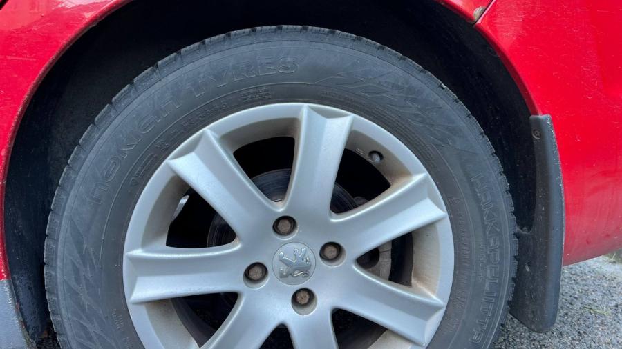 Sarkans Peugeot 207 2008 Pērnava, ar dzinēja tilpumu 0.00 L un nobraukumu 202 tūkst. km par 2000 €, foto 14 vietnē AUTOMOTO.COM.LV