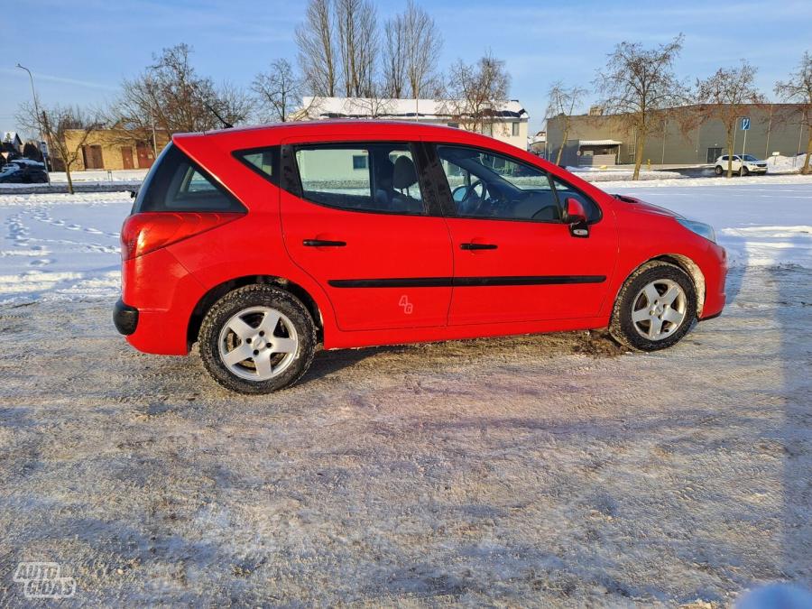 Sarkans Peugeot 207 2011 Panevēža, ar dzinēja tilpumu 1.40 L un nobraukumu 169 tūkst. km par 1500 €, foto 2 vietnē AUTOMOTO.COM.LV