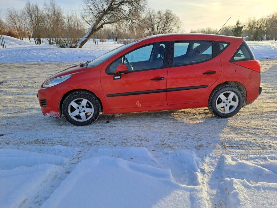 Sarkans Peugeot 207 2011 Panevēža, ar dzinēja tilpumu 1.40 L un nobraukumu 169 tūkst. km par 1500 €, foto 3 vietnē AUTOMOTO.COM.LV