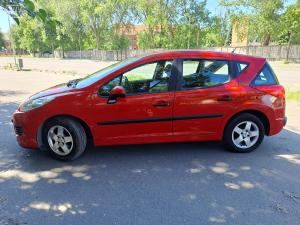 Sarkans Peugeot 207 2011 Panevēža, ar dzinēja tilpumu 1.40 L un nobraukumu 172 tūkst. km par 1500 €, foto  vietnē AUTOMOTO.COM.LV