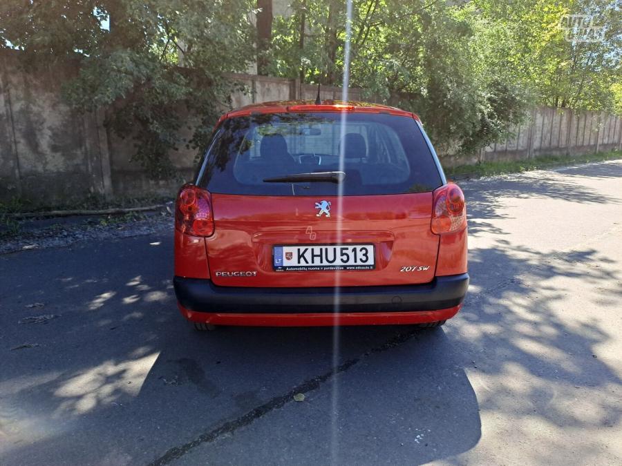 Sarkans Peugeot 207 2011 Panevēža, ar dzinēja tilpumu 1.40 L un nobraukumu 172 tūkst. km par 1500 €, foto 5 vietnē AUTOMOTO.COM.LV