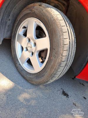 Sarkans Peugeot 207 2011 Panevēža, ar dzinēja tilpumu 1.40 L un nobraukumu 172 tūkst. km par 1500 €, foto 17 vietnē AUTOMOTO.COM.LV