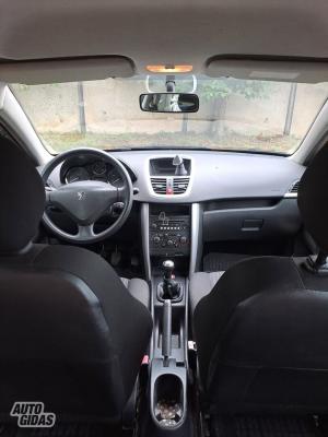 Sarkans Peugeot 207 2011 Panevēža, ar dzinēja tilpumu 1.40 L un nobraukumu 172 tūkst. km par 1500 €, foto 19 vietnē AUTOMOTO.COM.LV