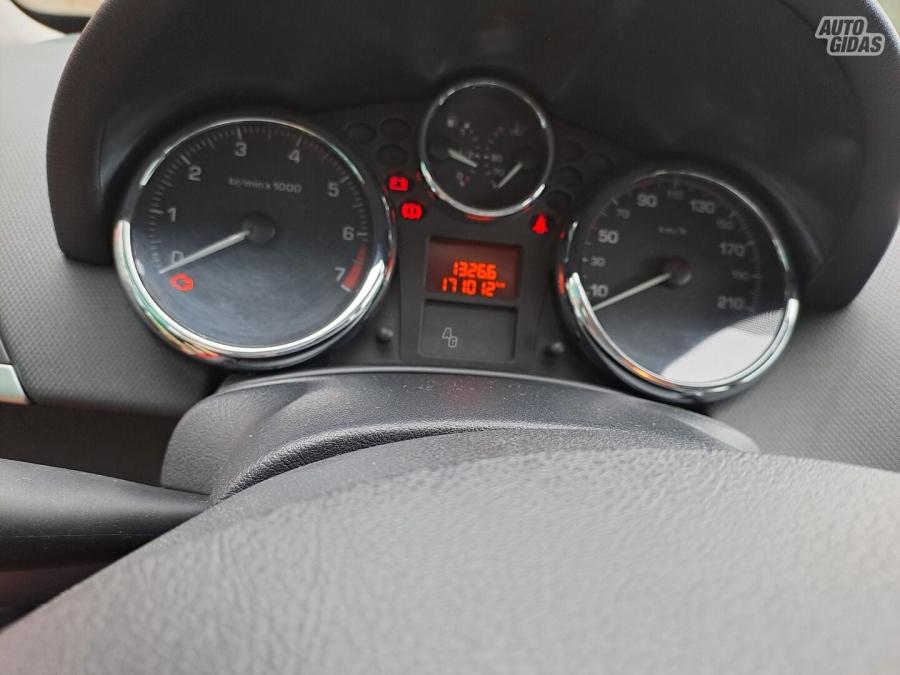 Sarkans Peugeot 207 2011 Panevēža, ar dzinēja tilpumu 1.40 L un nobraukumu 172 tūkst. km par 1500 €, foto 24 vietnē AUTOMOTO.COM.LV