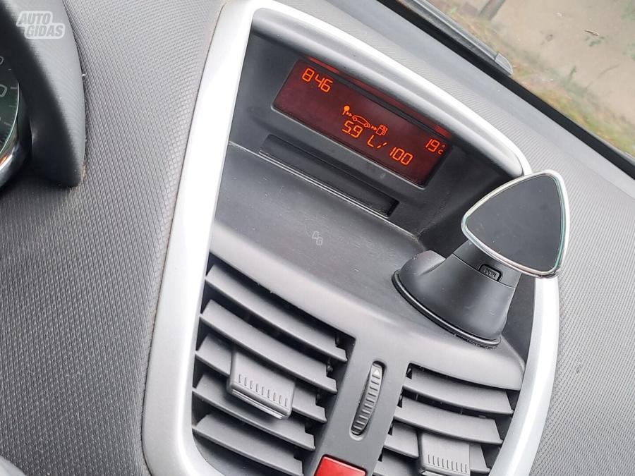 Sarkans Peugeot 207 2011 Panevēža, ar dzinēja tilpumu 1.40 L un nobraukumu 172 tūkst. km par 1500 €, foto 25 vietnē AUTOMOTO.COM.LV
