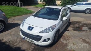 White Peugeot 207 2010 in Riga, with an engine capacity of 1.40 L and mileage of 325 thousand km for 700 €, photo 3 on AUTOMOTO.COM.LV