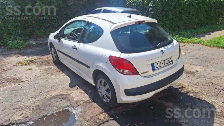 White Peugeot 207 2010 in Riga, with an engine capacity of 1.40 L and mileage of 325 thousand km for 700 €, photo 4 on AUTOMOTO.COM.LV