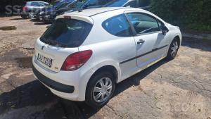 White Peugeot 207 2010 in Riga, with an engine capacity of 1.40 L and mileage of 325 thousand km for 700 €, photo 6 on AUTOMOTO.COM.LV