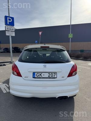 White Peugeot 207 2007 in Riga, with an engine capacity of 1.60 L and mileage of 196 thousand km for 1900 €, photo 3 on AUTOMOTO.COM.LV