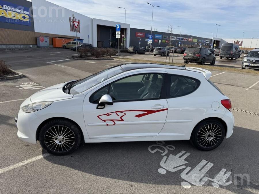 White Peugeot 207 2007 in Riga, with an engine capacity of 1.60 L and mileage of 196 thousand km for 1900 €, photo 4 on AUTOMOTO.COM.LV