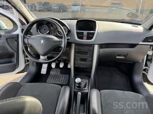 White Peugeot 207 2007 in Riga, with an engine capacity of 1.60 L and mileage of 196 thousand km for 1900 €, photo 6 on AUTOMOTO.COM.LV