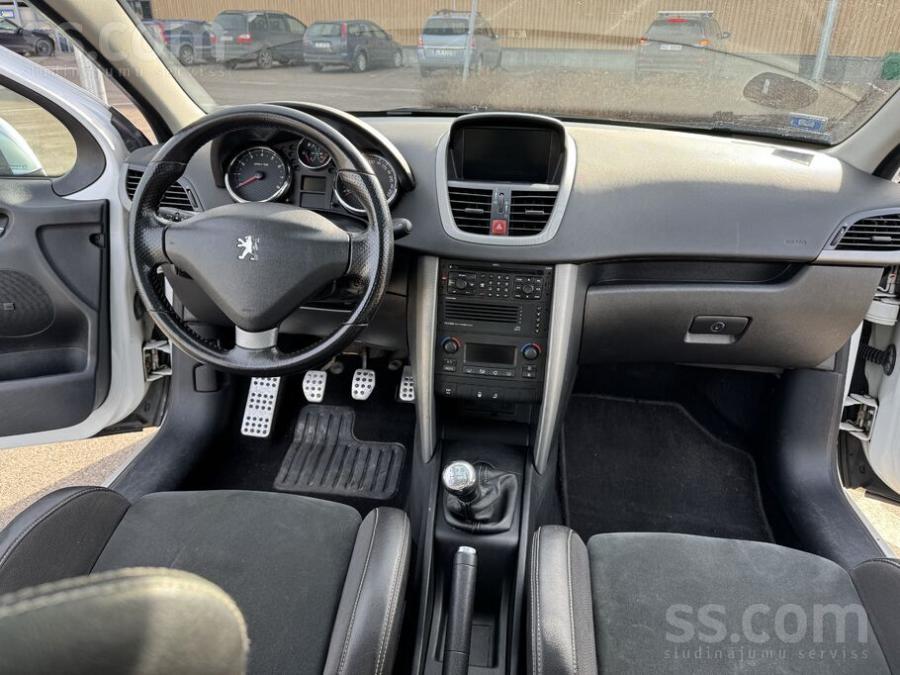White Peugeot 207 2007 in Riga, with an engine capacity of 1.60 L and mileage of 196 thousand km for 1900 €, photo 6 on AUTOMOTO.COM.LV