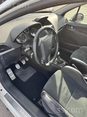 White Peugeot 207 2007 in Riga, with an engine capacity of 1.60 L and mileage of 196 thousand km for 1900 €, photo 9 on AUTOMOTO.COM.LV