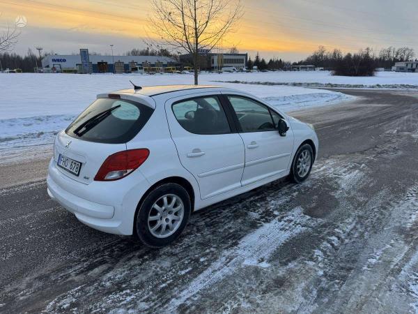 Balts Peugeot 207 2009 Viļņa, ar dzinēja tilpumu 1.40 L un nobraukumu 202 tūkst. km par 850 €, foto 1 vietnē AUTOMOTO.COM.LV