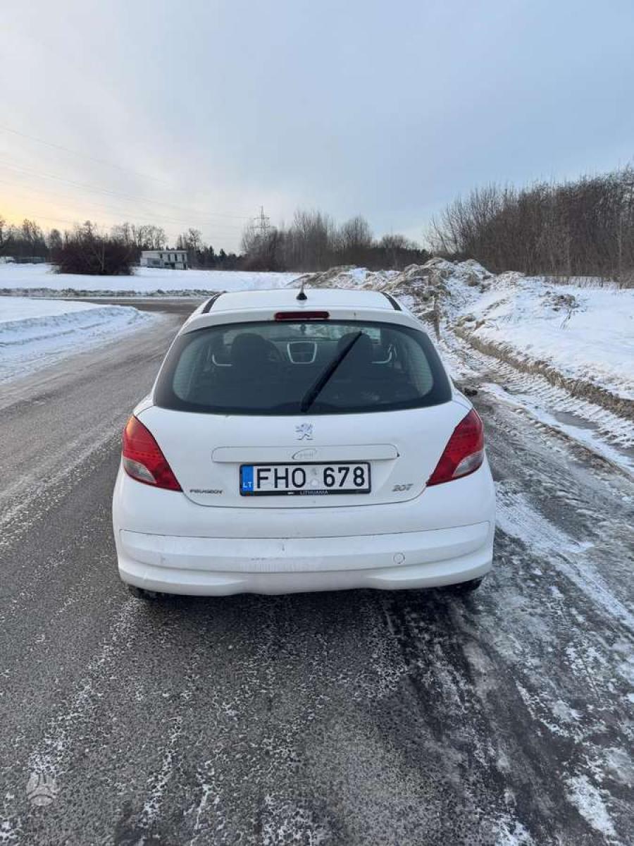 Balts Peugeot 207 2009 Viļņa, ar dzinēja tilpumu 1.40 L un nobraukumu 202 tūkst. km par 820 €, foto 4 vietnē AUTOMOTO.COM.LV