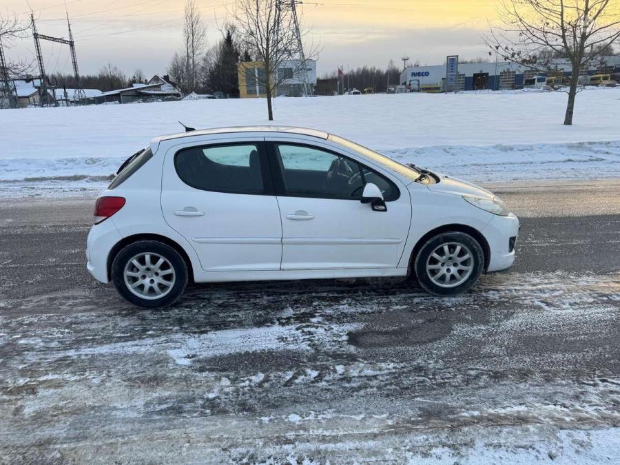 Balts Peugeot 207 2009 Viļņa, ar dzinēja tilpumu 1.40 L un nobraukumu 202 tūkst. km par 820 €, foto 5 vietnē AUTOMOTO.COM.LV