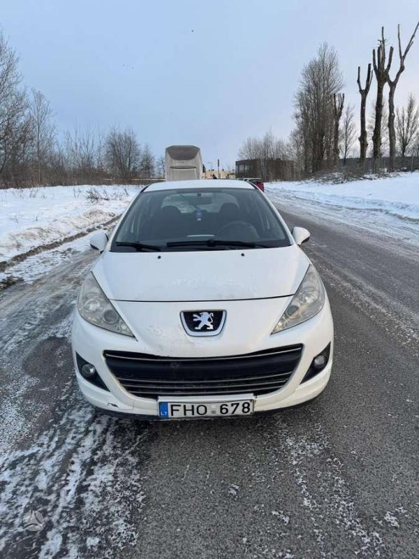 White Peugeot 207 2009 in Vilnius, with an engine capacity of 1.40 L and mileage of 202 thousand km for 820 €, photo 9 on AUTOMOTO.COM.LV