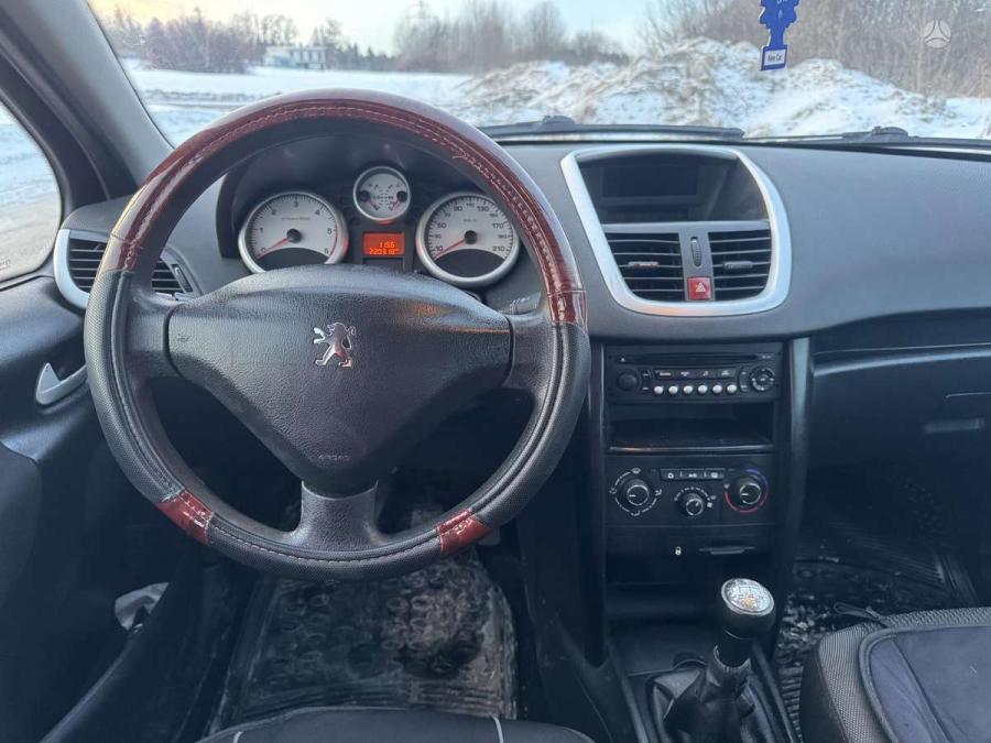 Balts Peugeot 207 2009 Viļņa, ar dzinēja tilpumu 1.40 L un nobraukumu 202 tūkst. km par 820 €, foto 14 vietnē AUTOMOTO.COM.LV