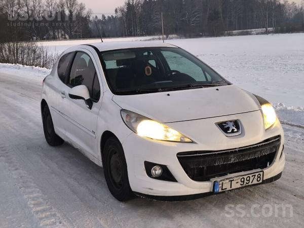 Белый Пежо 207 2009 в Рига, объемом двигателя 1.60 л и пробегом 213 тыс. км за 1000 €, фото 2 на AUTOMOTO.COM.LV