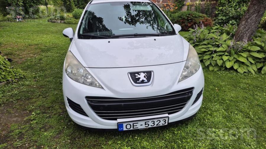 White Peugeot 207 2010 in Valmiera, with an engine capacity of 1.60 L and mileage of 264 thousand km for 990 €, photo 1 on AUTOMOTO.COM.LV