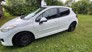 White Peugeot 207 2010 in Valmiera, with an engine capacity of 1.60 L and mileage of 264 thousand km for 990 €, photo 3 on AUTOMOTO.COM.LV