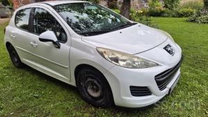 White Peugeot 207 2010 in Valmiera, with an engine capacity of 1.60 L and mileage of 264 thousand km for 990 €, photo 4 on AUTOMOTO.COM.LV