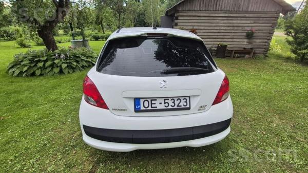 White Peugeot 207 2010 in Valmiera, with an engine capacity of 1.60 L and mileage of 264 thousand km for 990 €, photo 4 on AUTOMOTO.COM.LV