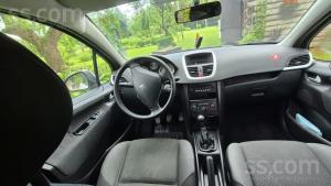 White Peugeot 207 2010 in Valmiera, with an engine capacity of 1.60 L and mileage of 264 thousand km for 990 €, photo 6 on AUTOMOTO.COM.LV