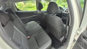 White Peugeot 207 2010 in Valmiera, with an engine capacity of 1.60 L and mileage of 264 thousand km for 990 €, photo 7 on AUTOMOTO.COM.LV