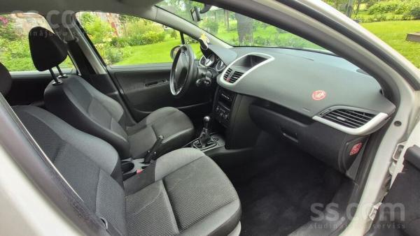 White Peugeot 207 2010 in Valmiera, with an engine capacity of 1.60 L and mileage of 264 thousand km for 990 €, photo 7 on AUTOMOTO.COM.LV