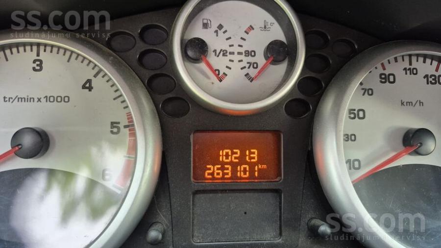White Peugeot 207 2010 in Valmiera, with an engine capacity of 1.60 L and mileage of 264 thousand km for 990 €, photo 9 on AUTOMOTO.COM.LV
