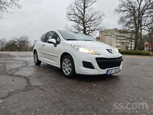 White Peugeot 207 2011 in Riga, with an engine capacity of 1.40 L and mileage of 309 thousand km for 1100 €, photo 3 on AUTOMOTO.COM.LV