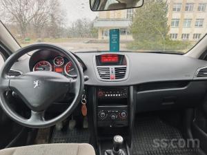 White Peugeot 207 2011 in Riga, with an engine capacity of 1.40 L and mileage of 309 thousand km for 1100 €, photo 6 on AUTOMOTO.COM.LV