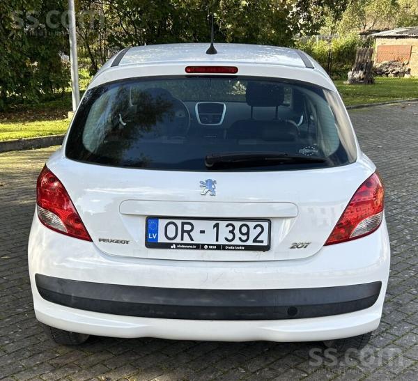 Peugeot 207 2011 in Dobele on AUTOMOTO.COM.LV White Peugeot 207 2011 in Dobele, with an engine capacity of 1.40 L and mileage of 191 thousand km for 2650 €, photo 6 on AUTOMOTO.COM.LV